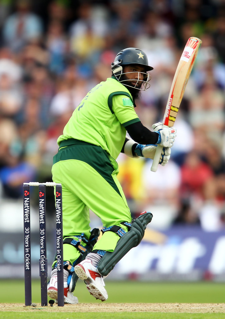 Mohammad Yousuf described which Pakistan batsman as 'pure class'?